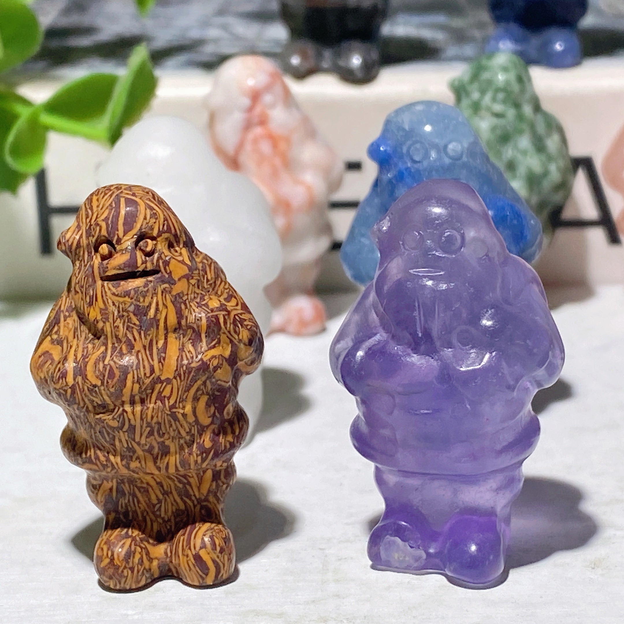 1.5" Mixed Crystal Mini Snata Claus Carvings for Christmas Crystal Hea